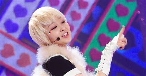 Td포토 살찐고양이 강렬한 빨간머리에서 귀여운 금발소녀로