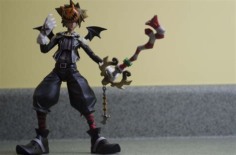 Halloween Town Sora Play Arts Kai Review Faves In Toyland