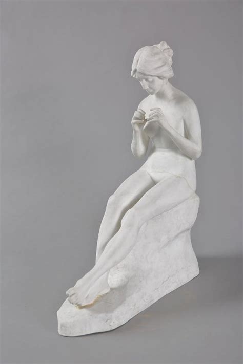 Женщина играющая на свирели Скульптура Вернер Адель Васильевна Коллекция Пермской