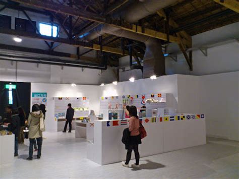 在街角喝咖啡 來自紅花坂原畫展