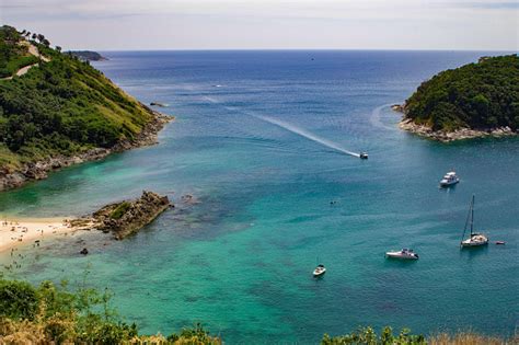 태국 푸 켓 태국 방콕에서에서 임대 기관에서에서 보트 대 여 열 대 산호초에서 다이빙 육지와 바다와 산호와 물고기를 볼 수 다이빙 탐험 Copyspace입니다 0명에 대한