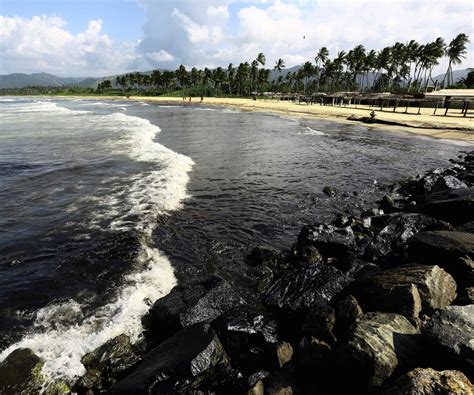 Derrame De Petróleo En Venezuela Se Extendió Por La Costa Afectando 45