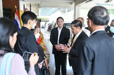 ปลัด ศธ ลงพื้นที่ รร ราชวินิต มัธยม กำชับ ‘ศธจ แจ้งสถานศึกษาเข้มมาตรการความปลอดภัย พร้อมมอบ