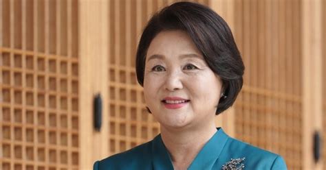 한국문화홍보채널 개국 축하메시지 전하는 김정숙 여사