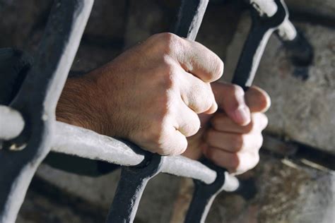 У Самборі раніше судимий пішов з гостей прихопивши акумуляторну батарею