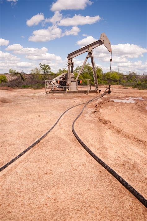 Texas Oil Pump Jack Fracking Crude Extraction Machine Stock Image Image Of Drilling Field