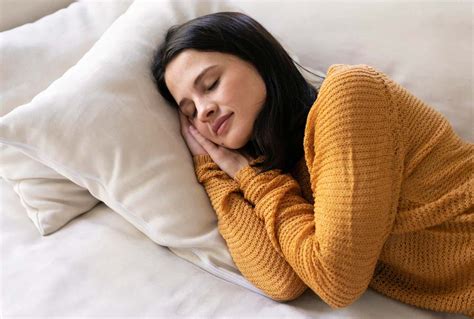 Why You Should Never Sleep Facing North दक्षिण की ओर पैर करके क्यों