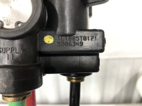 Bendix 800622 Air Valve For Sale