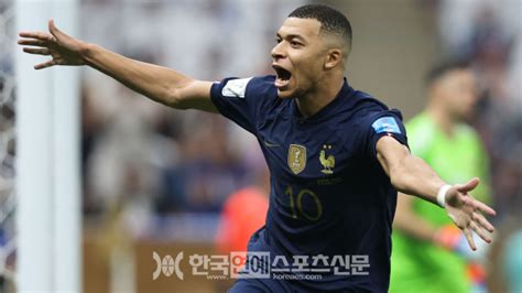 역대급 퍼포먼스 우승은 못했지만 차세대 황제임을 증명한 음바페 한국연예스포츠신문