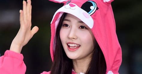 [포토] 에버글로우 시현 귀여운 토끼 미소~