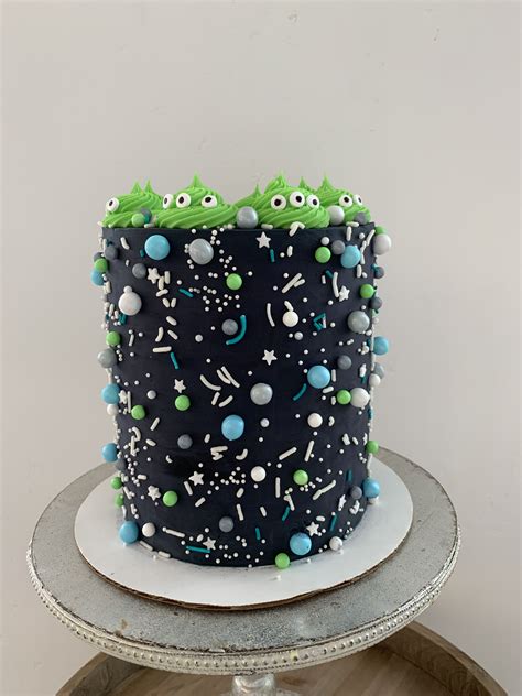 Adorable Alien Cake With A Twist By The Blonde Who Bakes