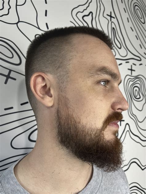 Чоловіча стрижка салон красоты Your Style Киев вулиця Олега Мудрака