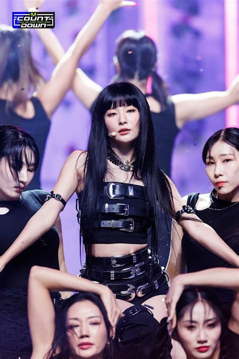 슬기 솔로데뷔 엠카 무대 미모 촬스의 이슈와 유머