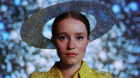 Videoclip Sigrid It Gets Dark