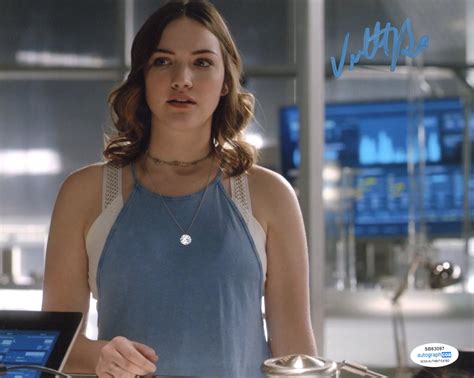 Violett Beane The Flash Signed Autograph 8x10 Photo Acoa Outlaw