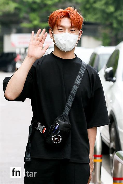 포토 샘김 포근한 손인사 헉스