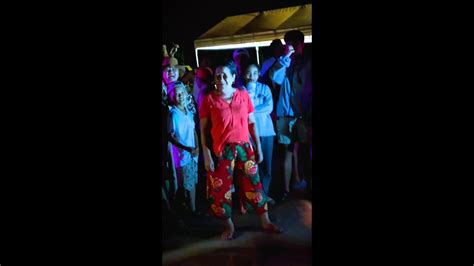 필리핀 여행 중 길에서 생일잔치 구경하다가 합류했는데 Youtube