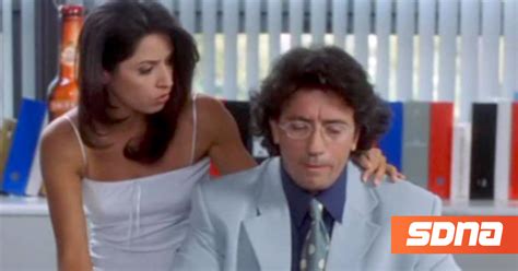 «Καίγομαι καίγομαι Γιατί η θρυλική σκηνή του «safe Sex που γυρίστηκε στα μουλωχτά σε τράπεζα