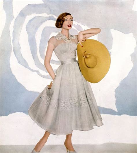 40 Stunning Photos Of 1950s Beauties Wearing Unique Hats Designed By