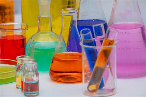 실험실 장비 유리 튜브 플라스크 에렌마이어 비커 페트리 접시 풍선 및 기타 화학 및 의학 실험실 측정 장비 과학 실험 또는 측정을 위해 설정된 테스트 장비 0명에 대한 스톡