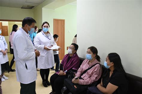 Багш нарыг эрүүл мэндийн урьдчилан сэргийлэх үзлэгт хамруулж байна