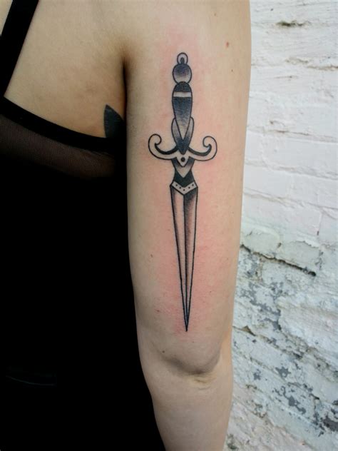 Meaning Of A Dagger Tattoo Tattoo Style Trends