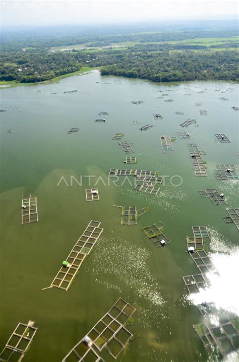 Penuh Karamba Antara Foto