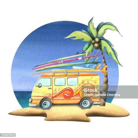 지붕에 서핑 보드가있는 노란색 밴이 바다와 하늘을 배경으로 코코넛 야자수가있는 모래 섬을 걷고 있습니다 Surfing 컬렉션의