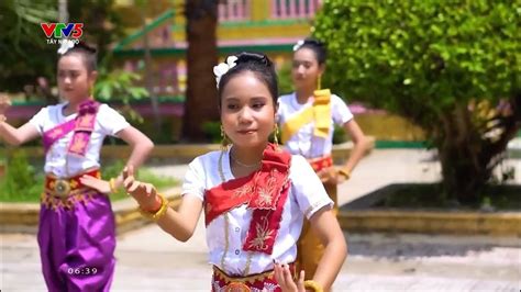 នាទីសិល្បៈខ្មែរក្រោម ប្រសិទ្ធិពរឆ្នាំថ្មី សំដែងដោយក្រុមសិល្បៈខ្មែរខេត្តព្រះត្រពាំង កម្ពុជាក្រោម