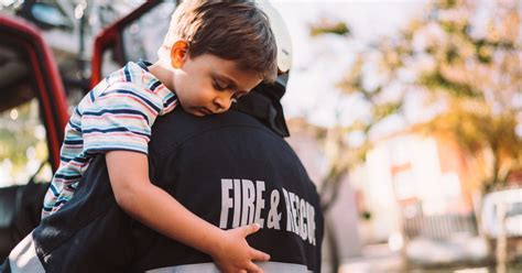 Auf Tuchfühlung Blinder Junge Trifft Seinen Helden Und Tastet