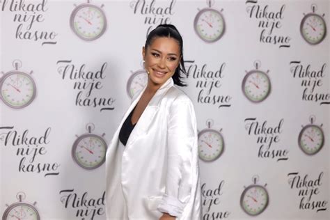 Aleksandra Bursać Usijala Instagram Vrelim Slikama U Kupaćem Kostimu Foto Grand Online