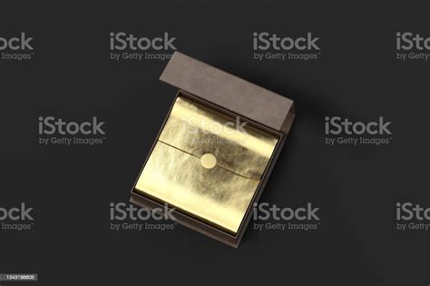 검은 색 배경에 금 색 포장지로 모의 사각형 접이식 선물 상자가 열렸습니다 위의 보기를 참조하십시오 가냘픈에 대한 스톡 사진 및