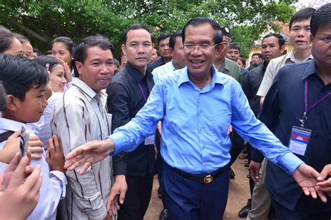 សម្តេចតេជោ ហ៊ុន សែន អញ្ជើញចូលជួបសួរសុខទុក្ខសិស្សានុសិស្ស