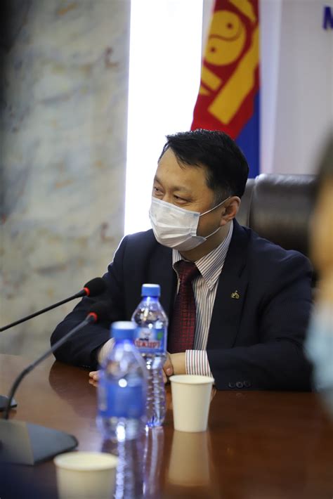 МУИС ийн багш ажилтнуудад төрийн дээд одон медаль гардууллаа Монгол Улсын Их Сургууль