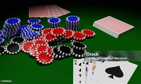 로얄 스트레이트 플러시 카드 는 카지노 또는 온라인 도박 양식 카드에 포커 도박과 현금 대신 칩으로 내기에 얼굴 모든 베팅에 3d 렌더링 가능성에 대한 스톡 사진 및 기타