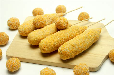 옥수수 개와 빵가루 입힌 모짜렐라 치즈 볼 한국 전통 길거리 음식 격리 0명에 대한 스톡 사진 및 기타 이미지 0명 가공육 건강에 좋지 않은 음식 Istock