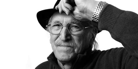 За какво му е на един мъж да прави каквото и да било ако няма жена до него да му каже Браво