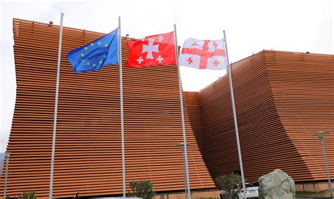 🇬🇪 დღეს საქართველოს სახელმწიფო დროშის დღეა ქვეყნის ეროვნული სიმბოლოს პატივისცემის ნიშნად