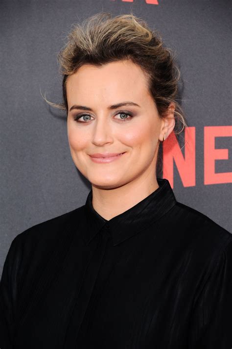 Taylor Schillings Short Hair Style Bold Stylish And Timeless