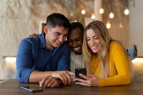 Premium Photo Group Of Friends Reading Cell Phone Messages