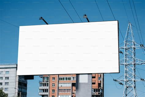 광고를 위해 준비된 빈 광고판 사진 Unsplash의 도시 이미지