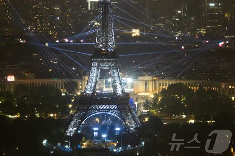 올림픽 개막 알리는 에펠탑 뉴스1