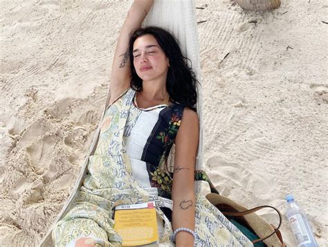 Pool Pictures Of Dua Lipa Are Turning On Our Summer Mode The Etimes