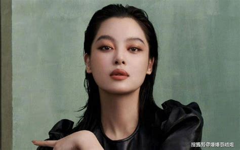 花中的辛芷蕾：这谁顶得住她的迷人风采和才华横溢让人无法移开视线身材魅力身体