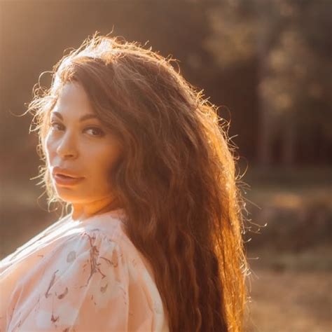 Nadia Nadiamusic Threads Say More