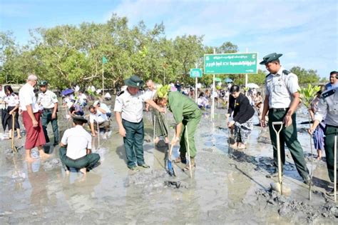 ရခိုင်ပြည်နယ်အတွင်း ဆိုင်ကလုန်းမုန်တိုင်း မိုခါ တိုက်ခတ်မှုကြောင့် ပျက်စီးမှုများဖြစ်ပေါ်ခဲ့သည့