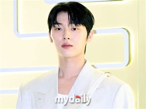 길거리 흡연·전라 노출 최현욱 문가영과 로맨스로 이미지 회복할까 Md포커스