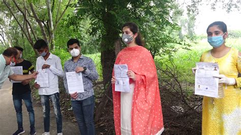 Candidates Of JEE Main Showing Their Admit Cards Outside An Examination Centre In Jammu Jammu