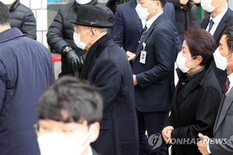 전두환 부인 이순자와 광주법원 출석 연합뉴스