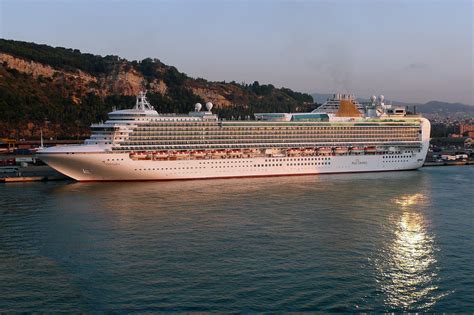 Ventura (P&O Cruises) - Simplon Postcards - www.simplonpc.co.uk